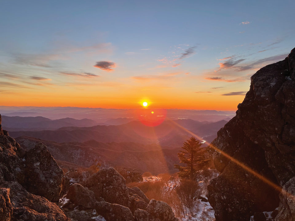 [나는 지리산 레인저] 함께 새해 일출 본 천왕봉 탐방객이 쓰러졌다